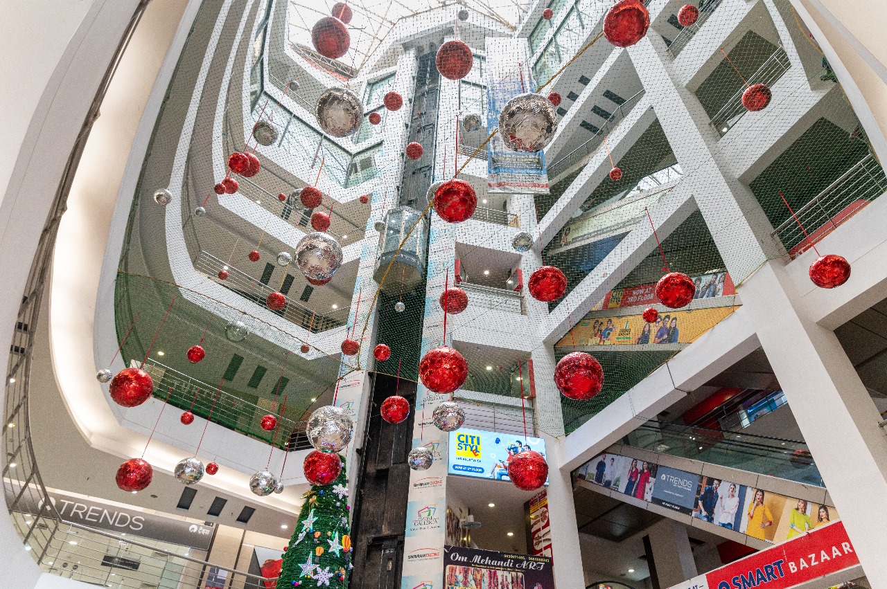 Christmas Decoration at Ozone Galleria Mall